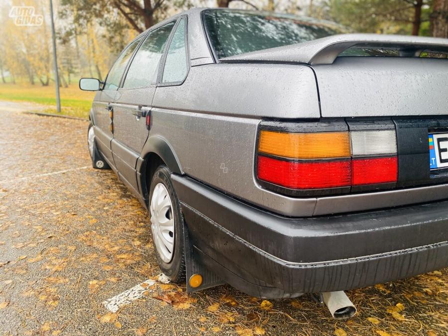 Pelēks Volkswagen Passat 1989 Alīta, ar dzinēja tilpumu 1.80 L un nobraukumu 105 tūkst. km par 2600 €, foto 5 vietnē AUTOMOTO.COM.LV