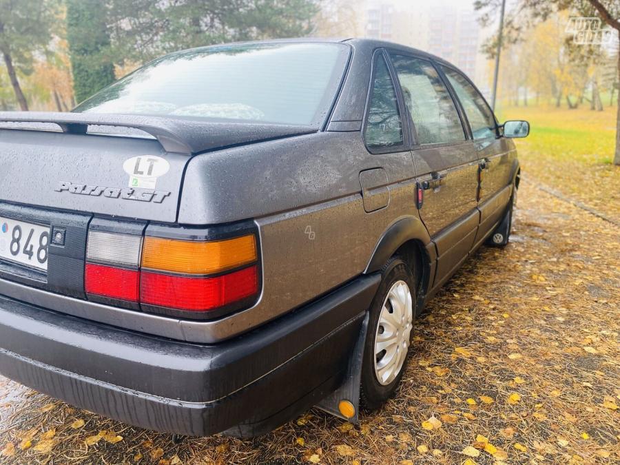 Pelēks Volkswagen Passat 1989 Alīta, ar dzinēja tilpumu 1.80 L un nobraukumu 105 tūkst. km par 2600 €, foto 6 vietnē AUTOMOTO.COM.LV