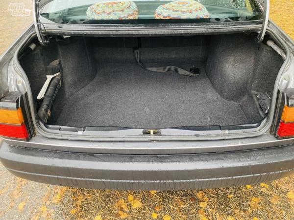 Grey Volkswagen Passat 1989 in Alytus, with an engine capacity of 1.80 L and mileage of 105 thousand km for 2600 €, photo 10 on AUTOMOTO.COM.LV
