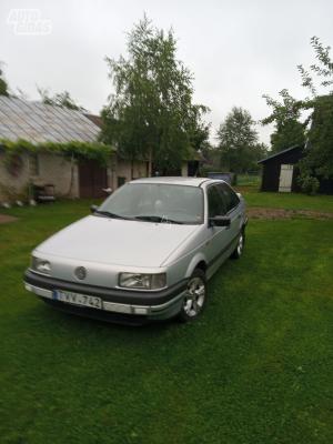 Pelēks Volkswagen Passat 1992 Viļņa, ar dzinēja tilpumu 2.00 L un nobraukumu 273 tūkst. km par 1500 €, foto 3 vietnē AUTOMOTO.COM.LV