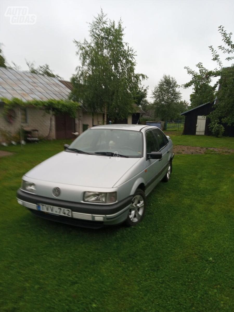 Pelēks Volkswagen Passat 1992 Viļņa, ar dzinēja tilpumu 2.00 L un nobraukumu 273 tūkst. km par 1500 €, foto 3 vietnē AUTOMOTO.COM.LV