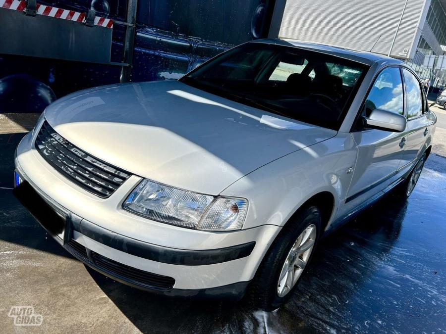 Pelēks Volkswagen Passat 1996 Viļņa, ar dzinēja tilpumu 1.60 L un nobraukumu 274 tūkst. km par 999 €, foto 1 vietnē AUTOMOTO.COM.LV