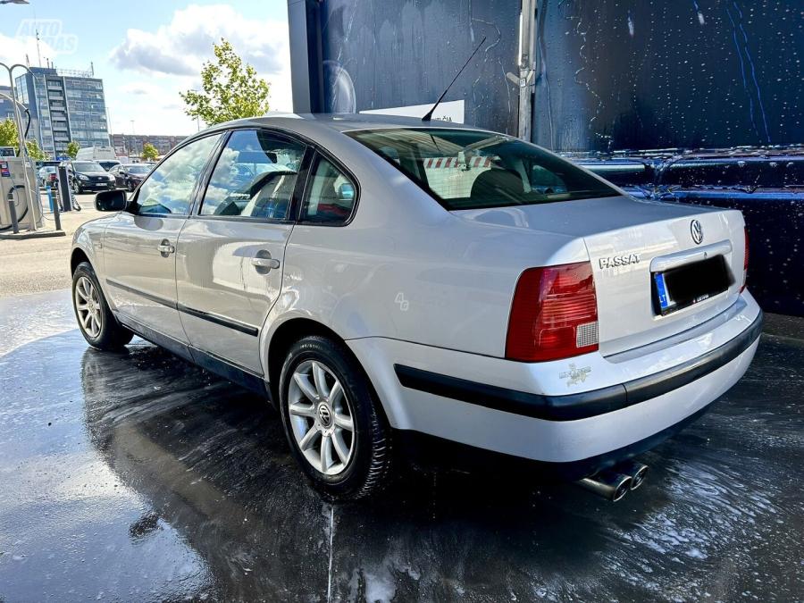 Pelēks Volkswagen Passat 1996 Viļņa, ar dzinēja tilpumu 1.60 L un nobraukumu 274 tūkst. km par 999 €, foto 5 vietnē AUTOMOTO.COM.LV