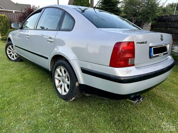 Grey Volkswagen Passat 1996 in Vilnius, with an engine capacity of 1.60 L and mileage of 274 thousand km for 599 €, photo 2 on AUTOMOTO.COM.LV