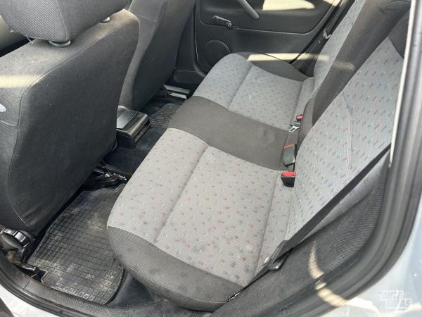 Grey Volkswagen Passat 1996 in Vilnius, with an engine capacity of 1.60 L and mileage of 274 thousand km for 599 €, photo 9 on AUTOMOTO.COM.LV