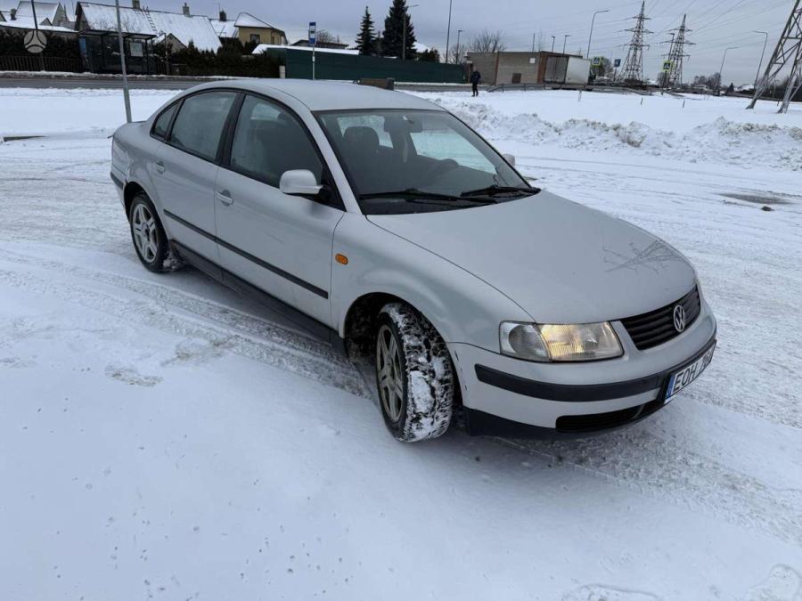 Pelēks Volkswagen Passat 1997 Kauņa, ar dzinēja tilpumu 1.90 L un nobraukumu 392 tūkst. km par 1250 €, foto 1 vietnē AUTOMOTO.COM.LV