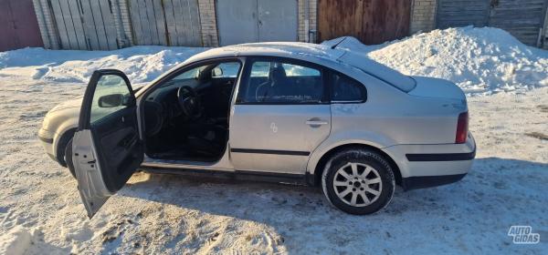 Pelēks Volkswagen Passat 1997 Jonava, ar dzinēja tilpumu 1.90 L un nobraukumu 296 tūkst. km par 800 €, foto 1 vietnē AUTOMOTO.COM.LV