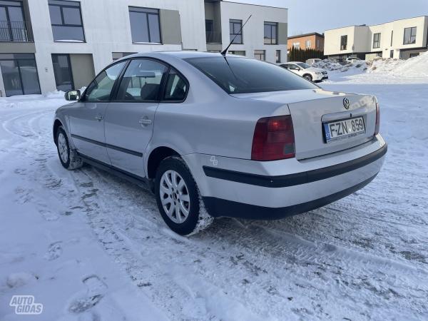 Grey Volkswagen Passat 1997 in Vilnius, with an engine capacity of 1.90 L and mileage of 297 thousand km for 1350 €, photo 3 on AUTOMOTO.COM.LV