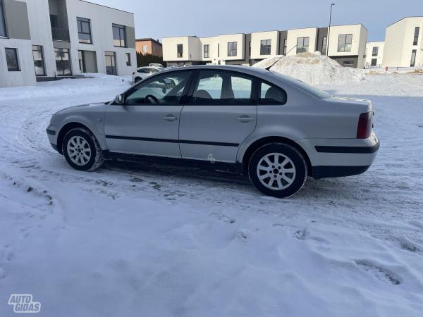 Grey Volkswagen Passat 1997 in Vilnius, with an engine capacity of 1.90 L and mileage of 297 thousand km for 1350 €, photo 5 on AUTOMOTO.COM.LV