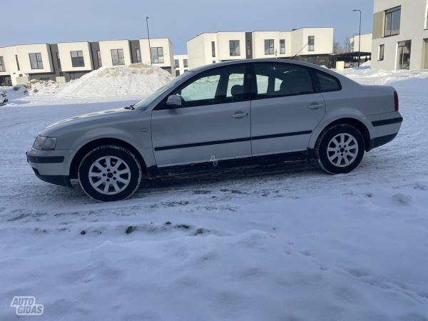 Grey Volkswagen Passat 1997 in Vilnius, with an engine capacity of 1.90 L and mileage of 297 thousand km for 1350 €, photo 6 on AUTOMOTO.COM.LV