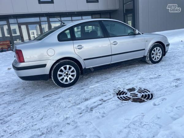 Grey Volkswagen Passat 1997 in Vilnius, with an engine capacity of 1.90 L and mileage of 297 thousand km for 1350 €, photo 7 on AUTOMOTO.COM.LV
