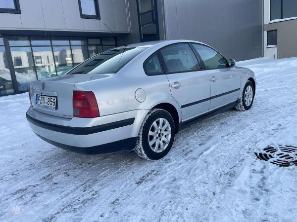 Grey Volkswagen Passat 1997 in Vilnius, with an engine capacity of 1.90 L and mileage of 297 thousand km for 1350 €, photo 2 on AUTOMOTO.COM.LV