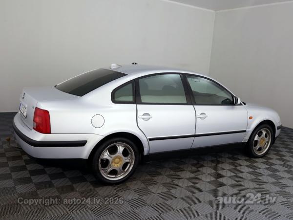 Grey Volkswagen Passat 1997 in Tallinn, with an engine capacity of 1.80 L and mileage of 293 thousand km for 699 €, photo 3 on AUTOMOTO.COM.LV