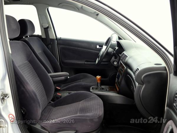 Grey Volkswagen Passat 1997 in Tallinn, with an engine capacity of 1.80 L and mileage of 293 thousand km for 699 €, photo 6 on AUTOMOTO.COM.LV