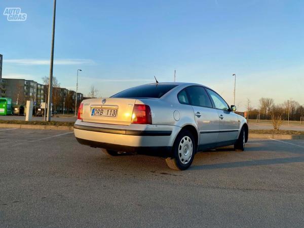 Grey Volkswagen Passat 1997 in Mazeikiai, with an engine capacity of 1.90 L and mileage of 450 thousand km for 800 €, photo 3 on AUTOMOTO.COM.LV