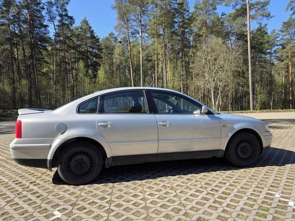 Grey Volkswagen Passat 1997 in Ignalina, with an engine capacity of 1.90 L and mileage of 526 thousand km for 850 €, photo 8 on AUTOMOTO.COM.LV