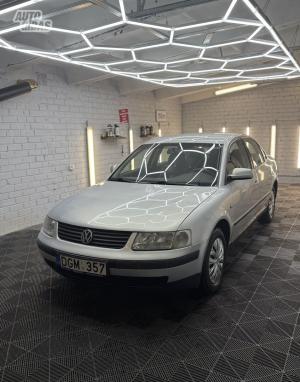 Pelēks Volkswagen Passat 1998 Viļņa, ar dzinēja tilpumu 1.90 L un nobraukumu 370 tūkst. km par 1450 €, foto  vietnē AUTOMOTO.COM.LV