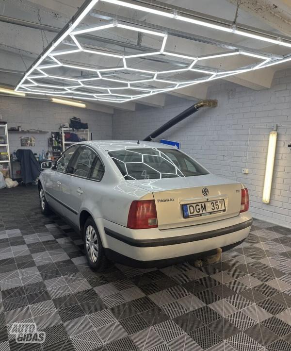 Pelēks Volkswagen Passat 1998 Viļņa, ar dzinēja tilpumu 1.90 L un nobraukumu 370 tūkst. km par 1450 €, foto 10 vietnē AUTOMOTO.COM.LV