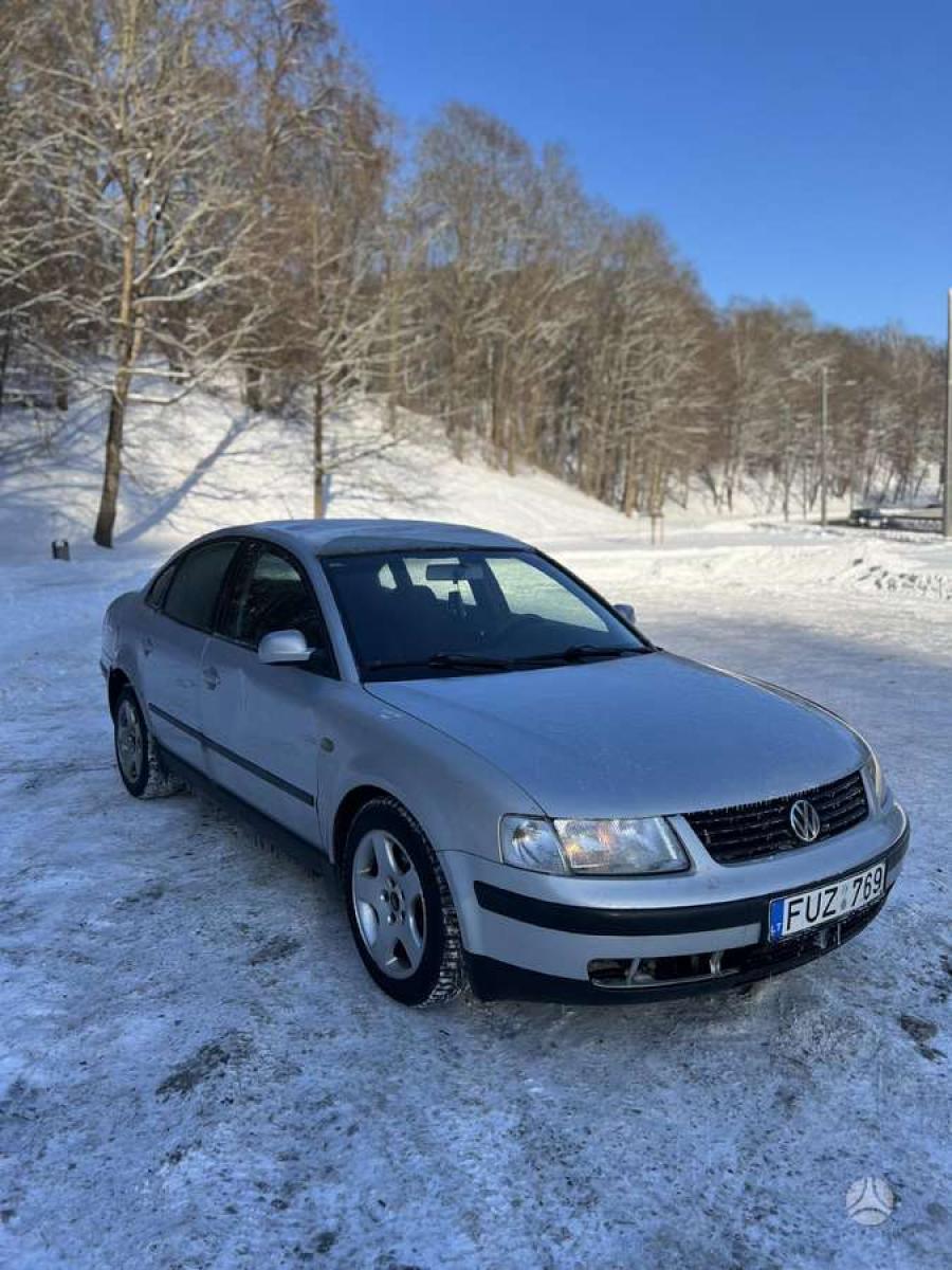 Pelēks Volkswagen Passat 1998 Kauņa, ar dzinēja tilpumu 1.90 L un nobraukumu 3280 tūkst. km par 700 €, foto 1 vietnē AUTOMOTO.COM.LV