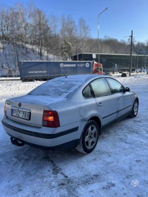 Pelēks Volkswagen Passat 1998 Kauņa, ar dzinēja tilpumu 1.90 L un nobraukumu 3280 tūkst. km par 700 €, foto 4 vietnē AUTOMOTO.COM.LV