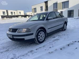 Pelēks Volkswagen Passat 1998 Viļņa, ar dzinēja tilpumu 1.90 L un nobraukumu 296 tūkst. km par 1350 €, foto  vietnē AUTOMOTO.COM.LV