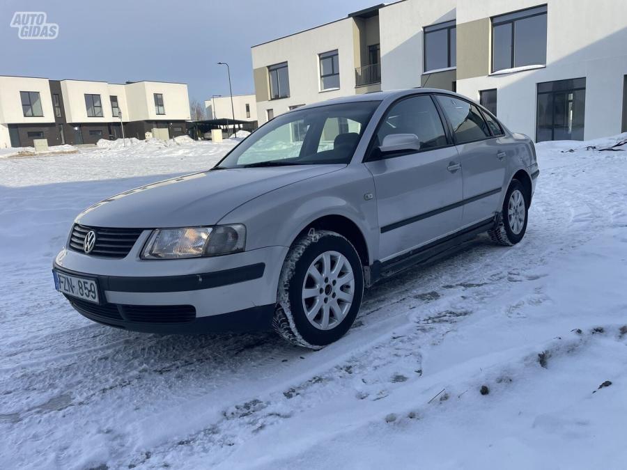 Grey Volkswagen Passat 1998 in Vilnius, with an engine capacity of 1.90 L and mileage of 296 thousand km for 1350 €, photo 1 on AUTOMOTO.COM.LV