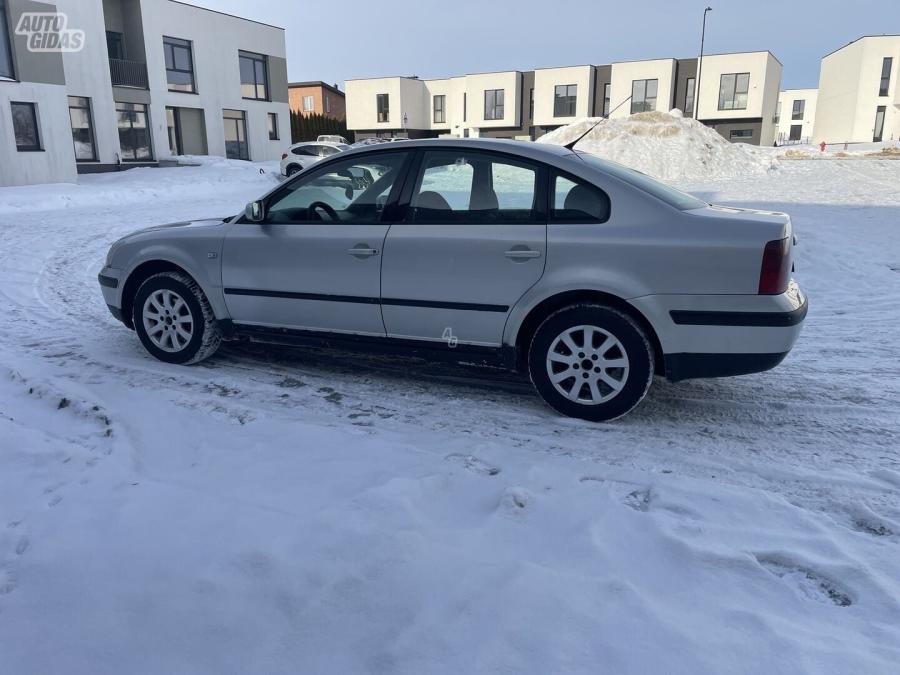 Grey Volkswagen Passat 1998 in Vilnius, with an engine capacity of 1.90 L and mileage of 289 thousand km for 1350 €, photo 5 on AUTOMOTO.COM.LV