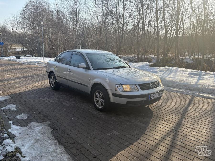 Grey Volkswagen Passat 1998 in Anyksciai, with an engine capacity of 1.90 L and mileage of 418 thousand km for 550 €, photo 1 on AUTOMOTO.COM.LV