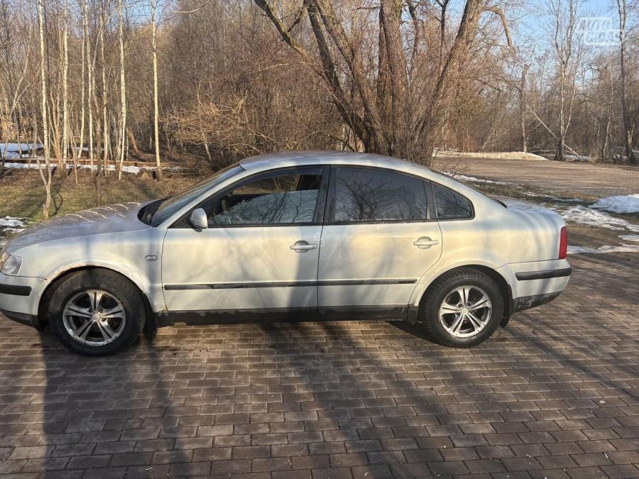 Grey Volkswagen Passat 1998 in Anyksciai, with an engine capacity of 1.90 L and mileage of 418 thousand km for 550 €, photo 4 on AUTOMOTO.COM.LV