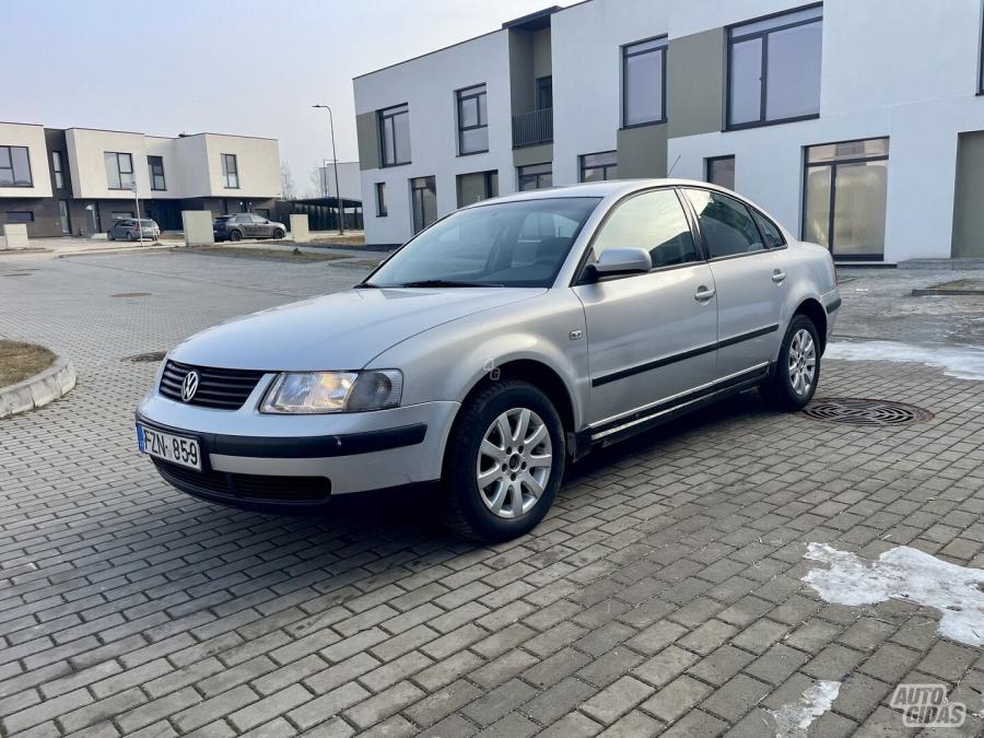 Grey Volkswagen Passat 1998 in Vilnius, with an engine capacity of 1.90 L and mileage of 290 thousand km for 1050 €, photo 1 on AUTOMOTO.COM.LV
