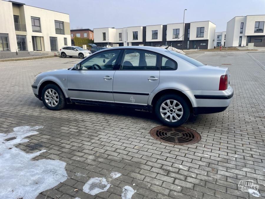 Grey Volkswagen Passat 1998 in Vilnius, with an engine capacity of 1.90 L and mileage of 290 thousand km for 1050 €, photo 8 on AUTOMOTO.COM.LV