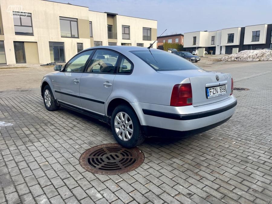 Pelēks Volkswagen Passat 1998 Viļņa, ar dzinēja tilpumu 1.90 L un nobraukumu 290 tūkst. km par 1050 €, foto 3 vietnē AUTOMOTO.COM.LV