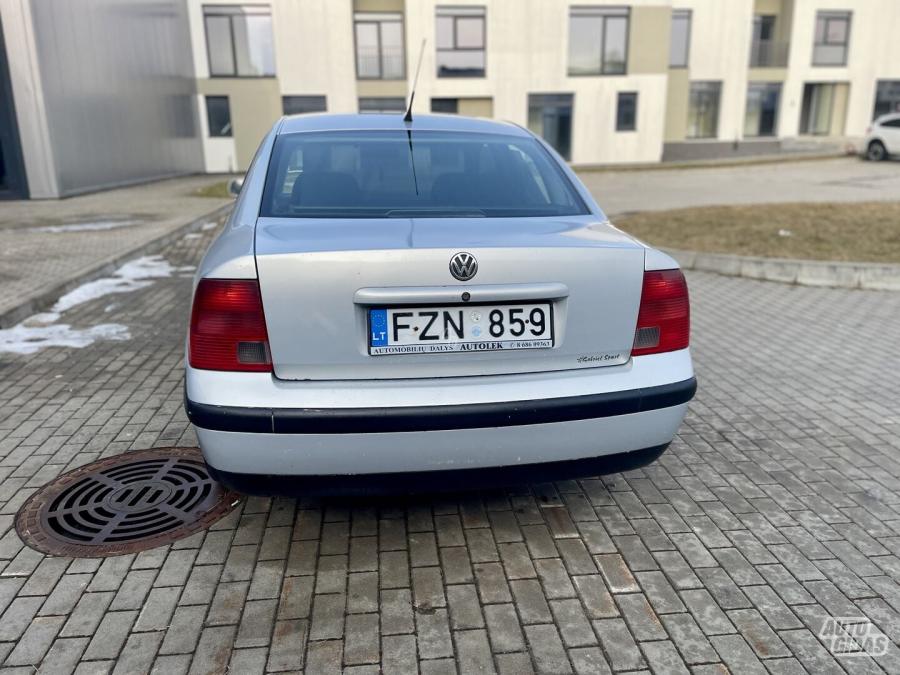 Pelēks Volkswagen Passat 1998 Viļņa, ar dzinēja tilpumu 1.90 L un nobraukumu 290 tūkst. km par 1050 €, foto 9 vietnē AUTOMOTO.COM.LV