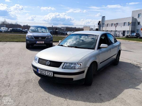 Grey Volkswagen Passat 1998 in Siauliai, with an engine capacity of 1.90 L and mileage of 380 thousand km for 1500 €, photo 2 on AUTOMOTO.COM.LV