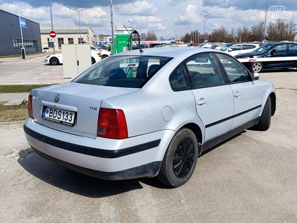 Grey Volkswagen Passat 1998 in Siauliai, with an engine capacity of 1.90 L and mileage of 380 thousand km for 1500 €, photo 4 on AUTOMOTO.COM.LV