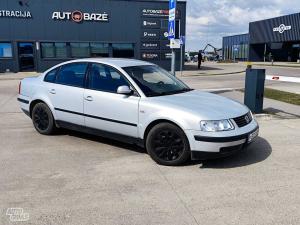 Pelēks Volkswagen Passat 1998 Šauļi, ar dzinēja tilpumu 1.90 L un nobraukumu 380 tūkst. km par 1500 €, foto  vietnē AUTOMOTO.COM.LV