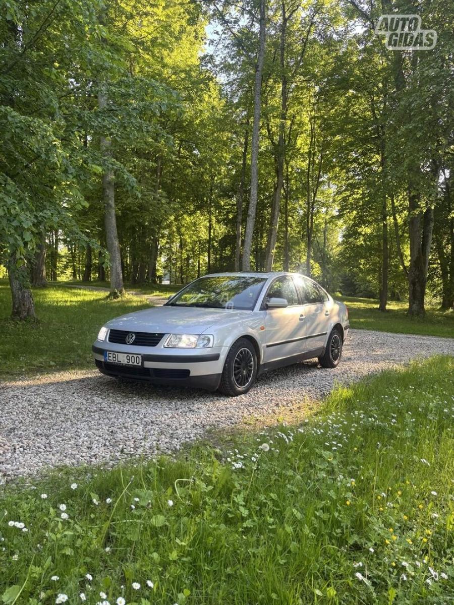 Grey Volkswagen Passat 1998 in Vilnius, with an engine capacity of 1.80 L and mileage of 320 thousand km for 999 €, photo 1 on AUTOMOTO.COM.LV