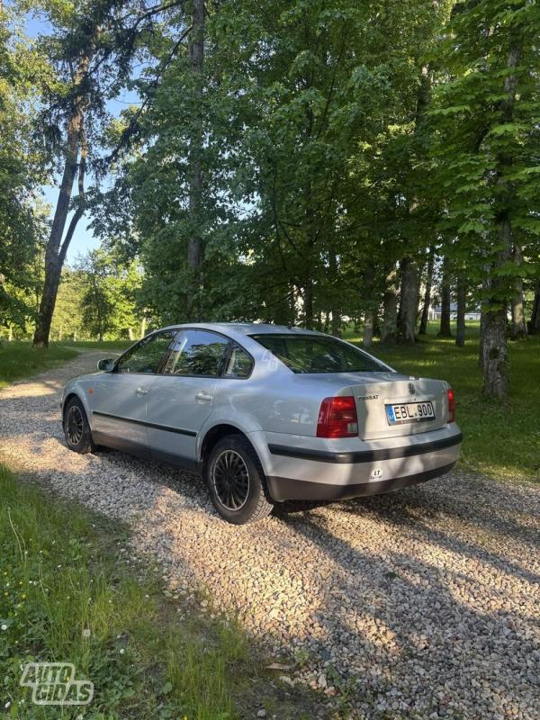 Pelēks Volkswagen Passat 1998 Viļņa, ar dzinēja tilpumu 1.80 L un nobraukumu 320 tūkst. km par 999 €, foto 3 vietnē AUTOMOTO.COM.LV