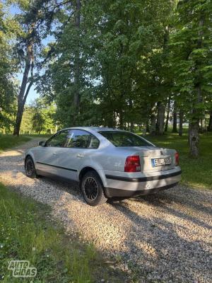 Grey Volkswagen Passat 1998 in Vilnius, with an engine capacity of 1.80 L and mileage of 320 thousand km for 999 €, photo 4 on AUTOMOTO.COM.LV