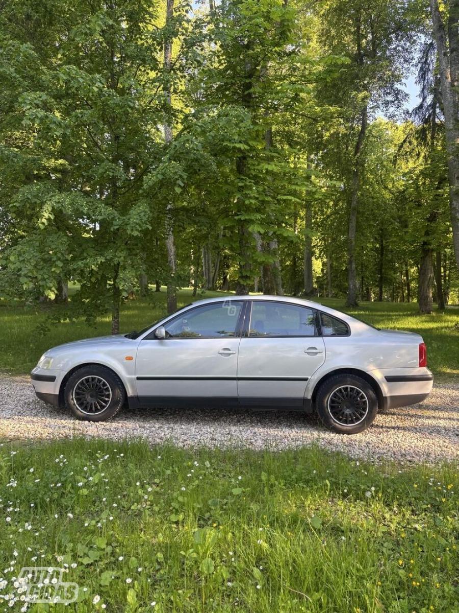 Grey Volkswagen Passat 1998 in Vilnius, with an engine capacity of 1.80 L and mileage of 320 thousand km for 999 €, photo 5 on AUTOMOTO.COM.LV