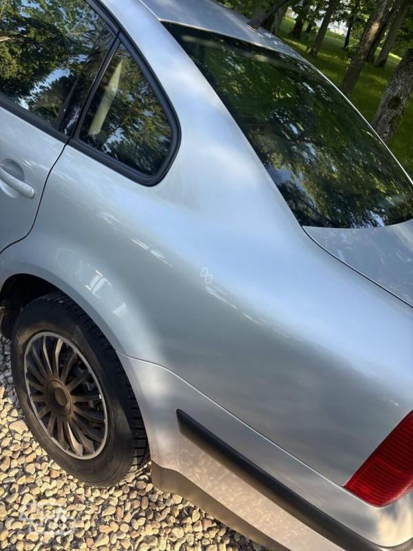 Pelēks Volkswagen Passat 1998 Viļņa, ar dzinēja tilpumu 1.80 L un nobraukumu 320 tūkst. km par 999 €, foto 5 vietnē AUTOMOTO.COM.LV