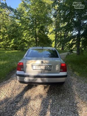 Grey Volkswagen Passat 1998 in Vilnius, with an engine capacity of 1.80 L and mileage of 320 thousand km for 999 €, photo 8 on AUTOMOTO.COM.LV