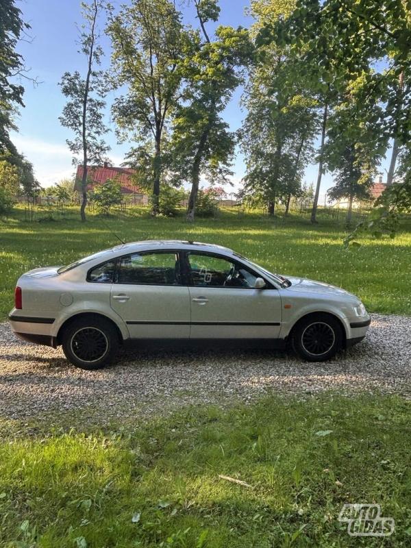Grey Volkswagen Passat 1998 in Vilnius, with an engine capacity of 1.80 L and mileage of 320 thousand km for 999 €, photo 8 on AUTOMOTO.COM.LV