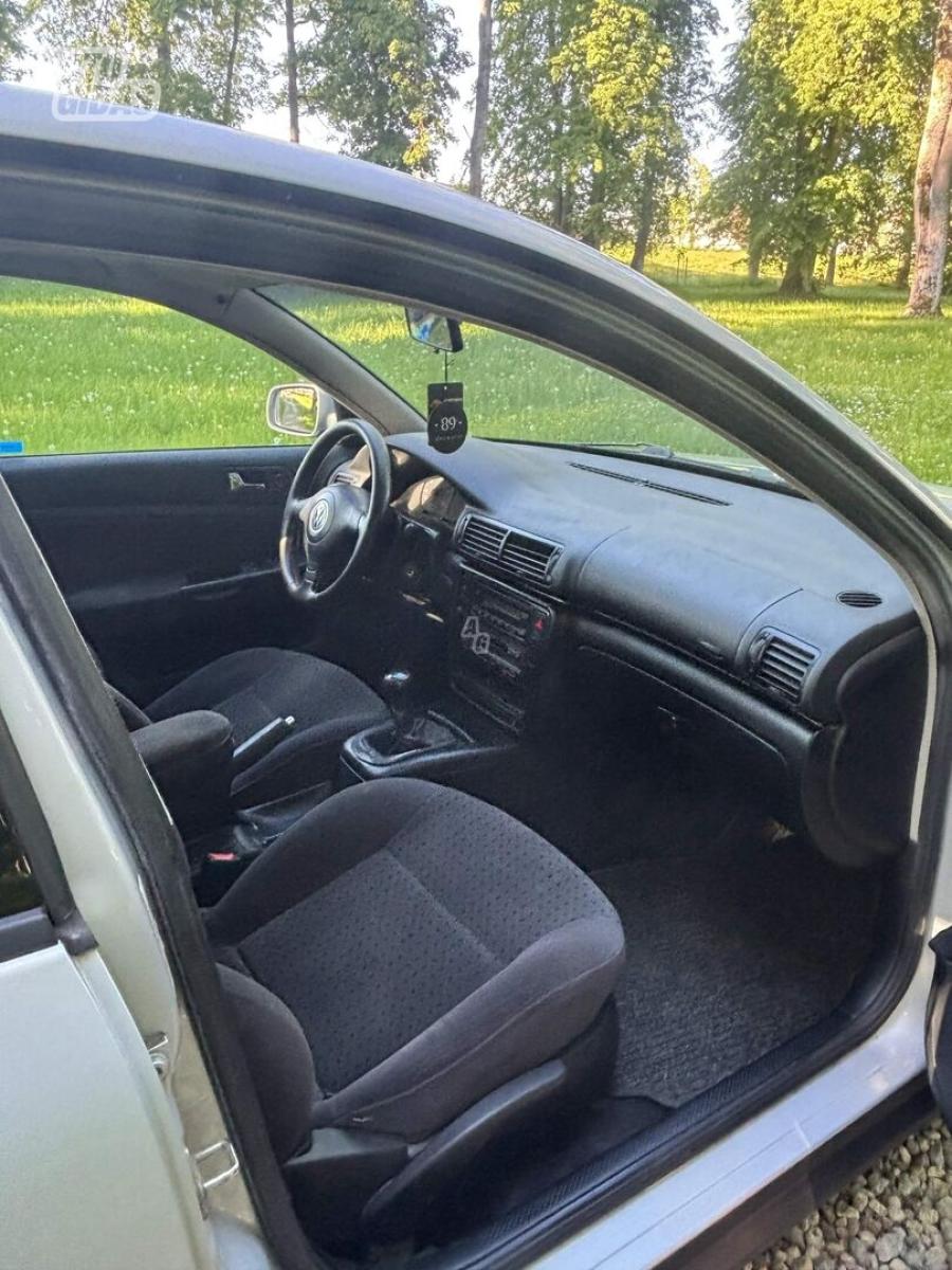 Grey Volkswagen Passat 1998 in Vilnius, with an engine capacity of 1.80 L and mileage of 320 thousand km for 999 €, photo 14 on AUTOMOTO.COM.LV
