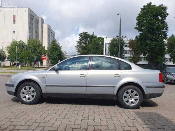 Grey Volkswagen Passat 1998 in Kaunas, with an engine capacity of 1.90 L and mileage of 379 thousand km for 899 €, photo 1 on AUTOMOTO.COM.LV