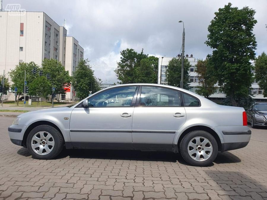 Pelēks Volkswagen Passat 1998 Kauņa, ar dzinēja tilpumu 1.90 L un nobraukumu 379 tūkst. km par 899 €, foto 1 vietnē AUTOMOTO.COM.LV