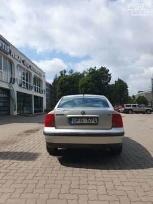 Pelēks Volkswagen Passat 1998 Kauņa, ar dzinēja tilpumu 1.90 L un nobraukumu 379 tūkst. km par 899 €, foto 3 vietnē AUTOMOTO.COM.LV