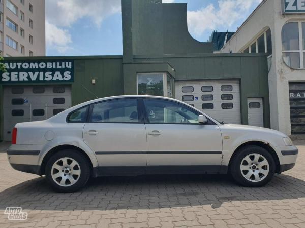 Grey Volkswagen Passat 1998 in Kaunas, with an engine capacity of 1.90 L and mileage of 379 thousand km for 899 €, photo 3 on AUTOMOTO.COM.LV