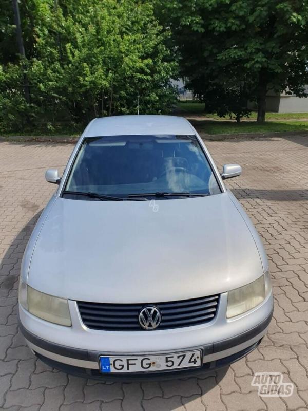 Grey Volkswagen Passat 1998 in Kaunas, with an engine capacity of 1.90 L and mileage of 379 thousand km for 899 €, photo 6 on AUTOMOTO.COM.LV