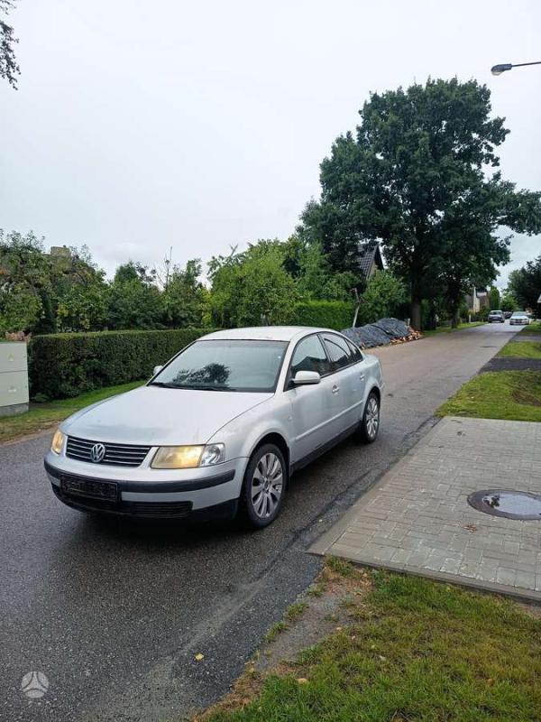 Pelēks Volkswagen Passat 1998 Panevēža, ar dzinēja tilpumu 2.77 L un nobraukumu 445 tūkst. km par 1600 €, foto 1 vietnē AUTOMOTO.COM.LV